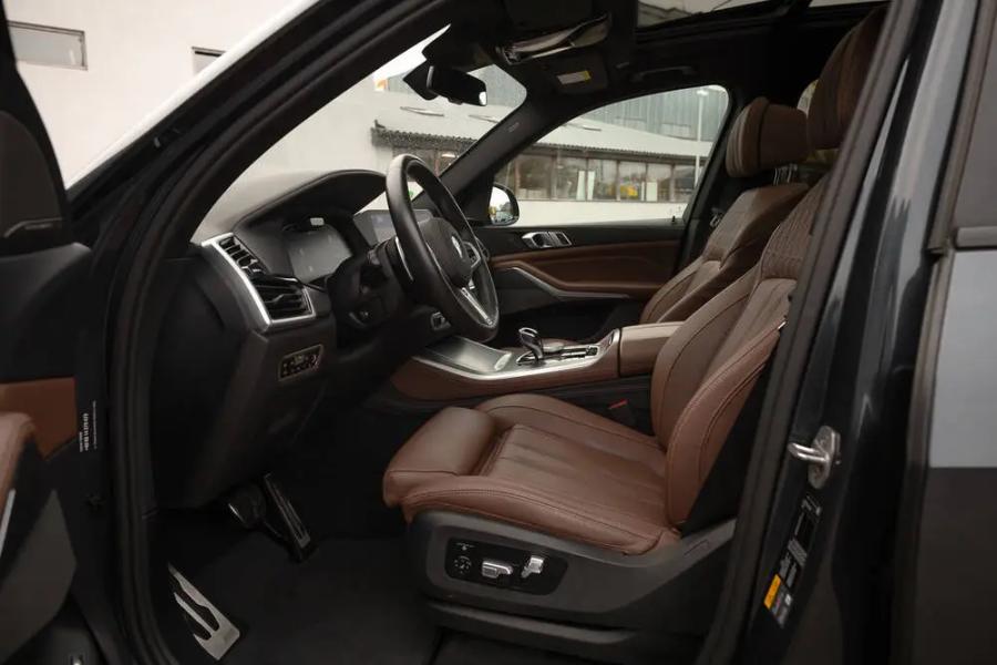 Grey BMW X5 2020 in Jelgava, with an engine capacity of 3.00 L and mileage of 130 thousand km for 52850 €, photo 17 on AUTOMOTO.COM.LV