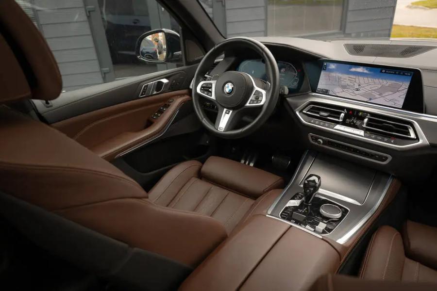 Grey BMW X5 2020 in Jelgava, with an engine capacity of 3.00 L and mileage of 130 thousand km for 52850 €, photo 19 on AUTOMOTO.COM.LV