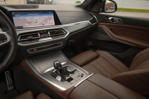 Grey BMW X5 2020 in Jelgava, with an engine capacity of 3.00 L and mileage of 130 thousand km for 52850 €, photo 20 on AUTOMOTO.COM.LV