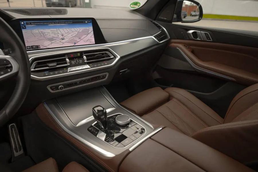 Grey BMW X5 2020 in Jelgava, with an engine capacity of 3.00 L and mileage of 130 thousand km for 52850 €, photo 20 on AUTOMOTO.COM.LV