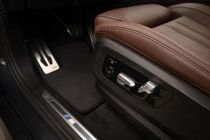 Grey BMW X5 2020 in Jelgava, with an engine capacity of 3.00 L and mileage of 130 thousand km for 52850 €, photo 32 on AUTOMOTO.COM.LV