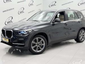 Grey BMW X5 2020 in Vilnius, with an engine capacity of 2.00 L and mileage of 40 thousand km for 39900 €, photo  on AUTOMOTO.COM.LV