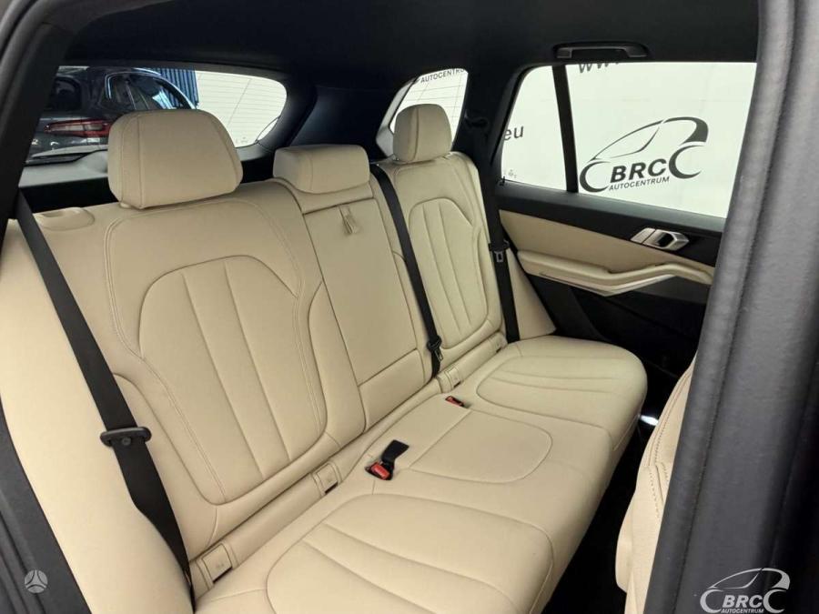 Grey BMW X5 2020 in Vilnius, with an engine capacity of 2.00 L and mileage of 40 thousand km for 39900 €, photo 13 on AUTOMOTO.COM.LV