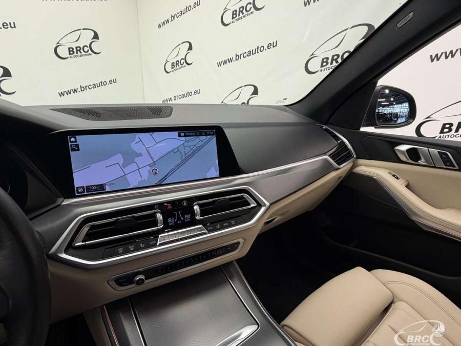Grey BMW X5 2020 in Vilnius, with an engine capacity of 2.00 L and mileage of 40 thousand km for 39900 €, photo 30 on AUTOMOTO.COM.LV