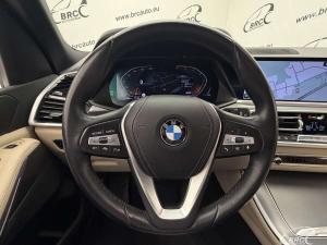 Grey BMW X5 2020 in Vilnius, with an engine capacity of 2.00 L and mileage of 40 thousand km for 39900 €, photo 31 on AUTOMOTO.COM.LV