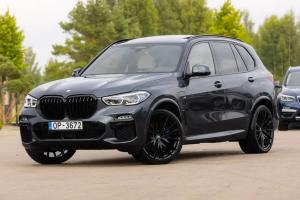 Pelēks BMW X5 2020 Jelgava, ar dzinēja tilpumu 3.00 L un nobraukumu 122 tūkst. km par 45500 €, foto  vietnē AUTOMOTO.COM.LV