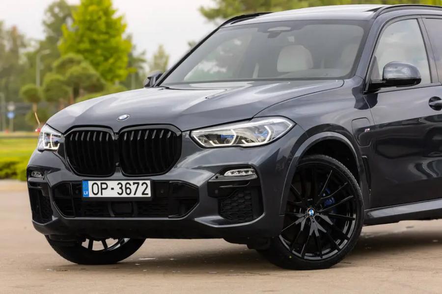 Pelēks BMW X5 2020 Jelgava, ar dzinēja tilpumu 3.00 L un nobraukumu 122 tūkst. km par 45500 €, foto 3 vietnē AUTOMOTO.COM.LV