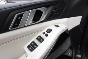 Pelēks BMW X5 2020 Jelgava, ar dzinēja tilpumu 3.00 L un nobraukumu 122 tūkst. km par 45500 €, foto 12 vietnē AUTOMOTO.COM.LV