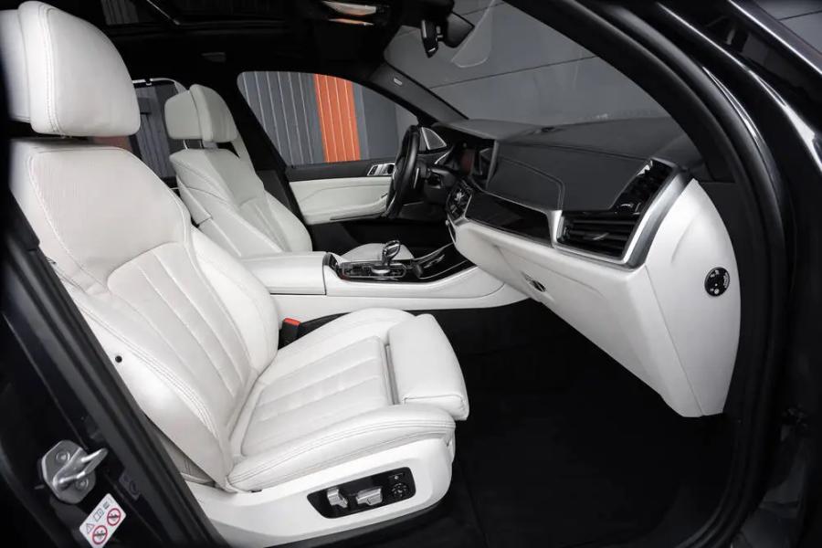 Pelēks BMW X5 2020 Jelgava, ar dzinēja tilpumu 3.00 L un nobraukumu 122 tūkst. km par 45500 €, foto 37 vietnē AUTOMOTO.COM.LV