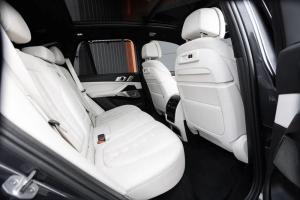 Pelēks BMW X5 2020 Jelgava, ar dzinēja tilpumu 3.00 L un nobraukumu 122 tūkst. km par 45500 €, foto 39 vietnē AUTOMOTO.COM.LV