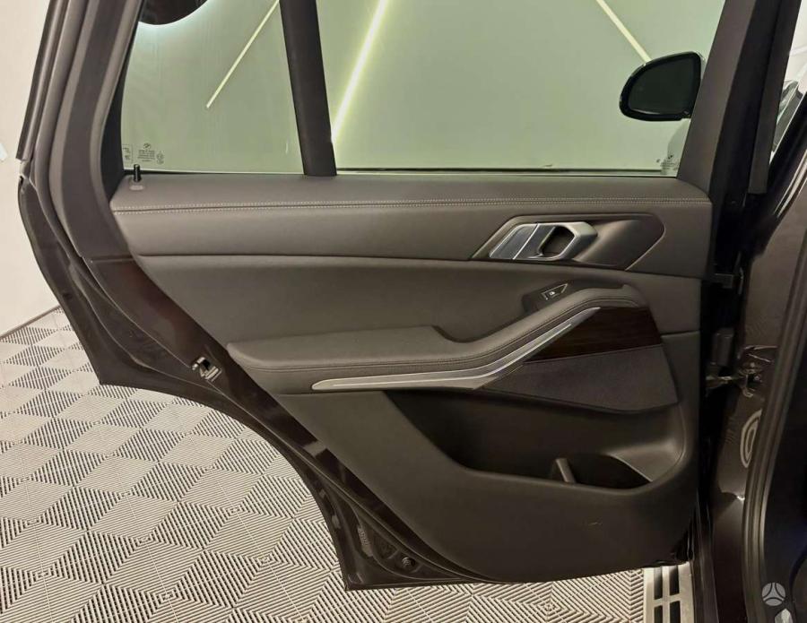Grey BMW X5 2020 in Marijampole, with an engine capacity of 3.00 L and mileage of 57 thousand km for 37850 €, photo 23 on AUTOMOTO.COM.LV