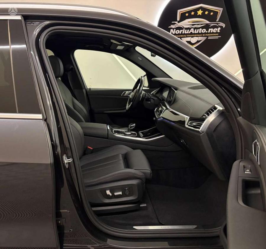 Grey BMW X5 2020 in Marijampole, with an engine capacity of 3.00 L and mileage of 57 thousand km for 37850 €, photo 26 on AUTOMOTO.COM.LV