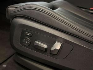 Grey BMW X5 2020 in Marijampole, with an engine capacity of 3.00 L and mileage of 57 thousand km for 37850 €, photo 28 on AUTOMOTO.COM.LV