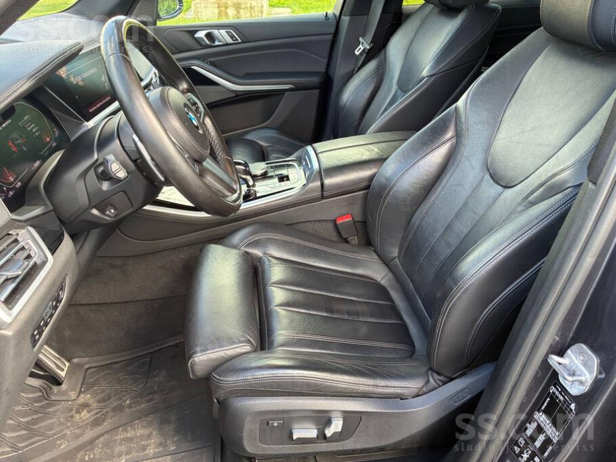 Grey BMW X5 2020 in Riga, with an engine capacity of 3.00 L and mileage of 203 thousand km for 38500 €, photo 4 on AUTOMOTO.COM.LV