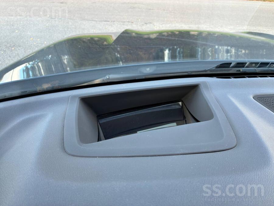 Grey BMW X5 2020 in Riga, with an engine capacity of 3.00 L and mileage of 203 thousand km for 38500 €, photo 9 on AUTOMOTO.COM.LV
