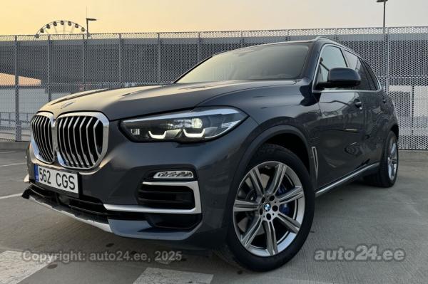 Pelēks BMW X5 2021 Tallina, ar dzinēja tilpumu 3.00 L un nobraukumu 63 tūkst. km par 54450 €, foto 2 vietnē AUTOMOTO.COM.LV
