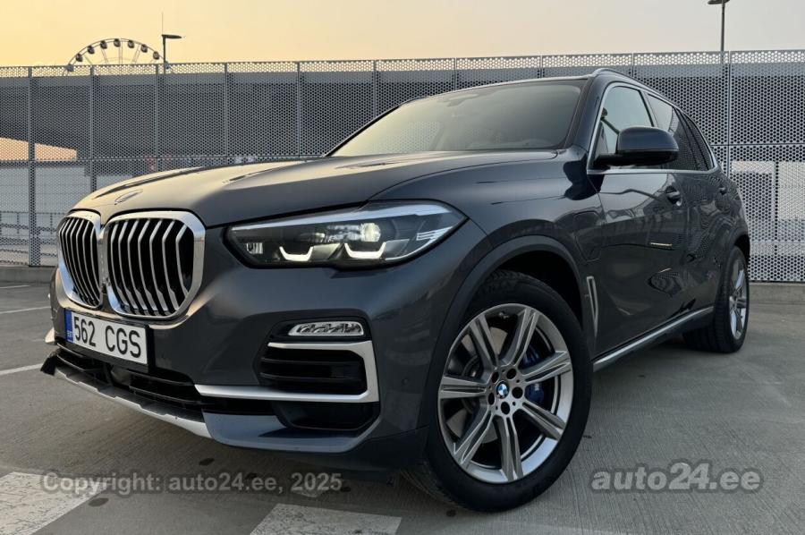 Pelēks BMW X5 2021 Tallina, ar dzinēja tilpumu 3.00 L un nobraukumu 63 tūkst. km par 54450 €, foto 2 vietnē AUTOMOTO.COM.LV