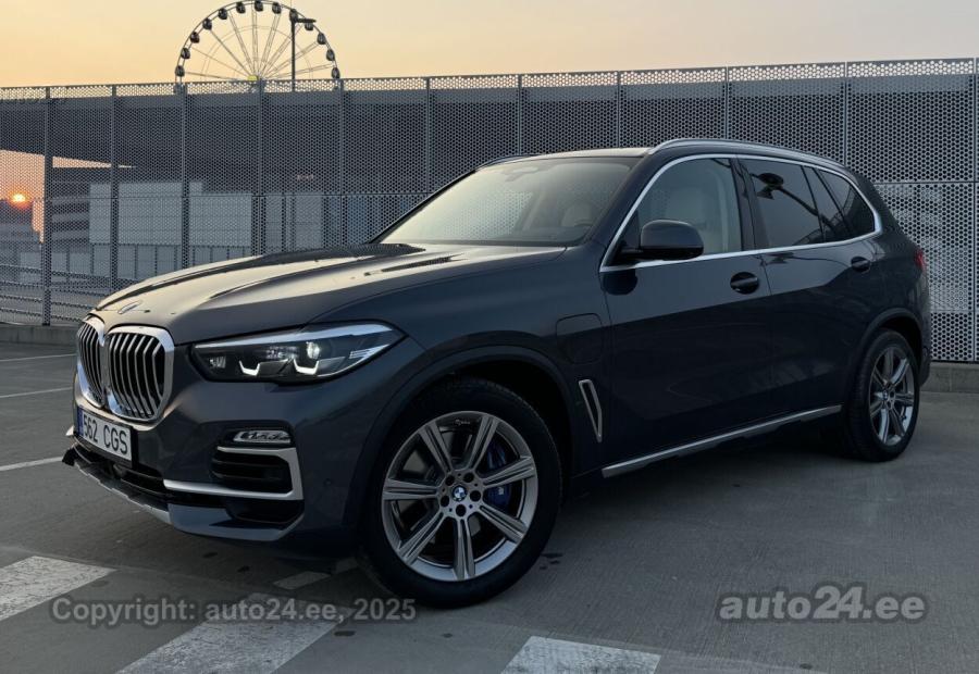 Pelēks BMW X5 2021 Tallina, ar dzinēja tilpumu 3.00 L un nobraukumu 63 tūkst. km par 54450 €, foto 3 vietnē AUTOMOTO.COM.LV