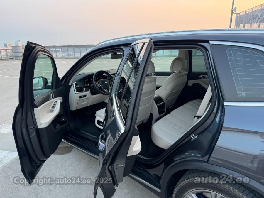 Pelēks BMW X5 2021 Tallina, ar dzinēja tilpumu 3.00 L un nobraukumu 63 tūkst. km par 54450 €, foto 10 vietnē AUTOMOTO.COM.LV