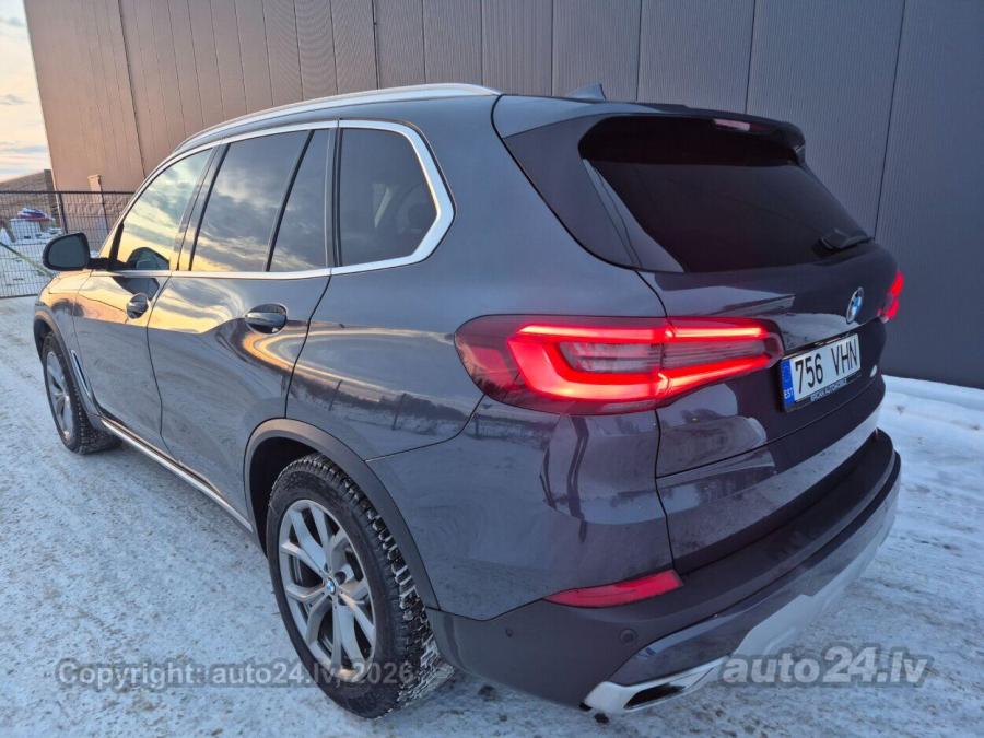 Pelēks BMW X5 2021 Tallina, ar dzinēja tilpumu 3.00 L un nobraukumu 164 tūkst. km par 43300 €, foto 4 vietnē AUTOMOTO.COM.LV