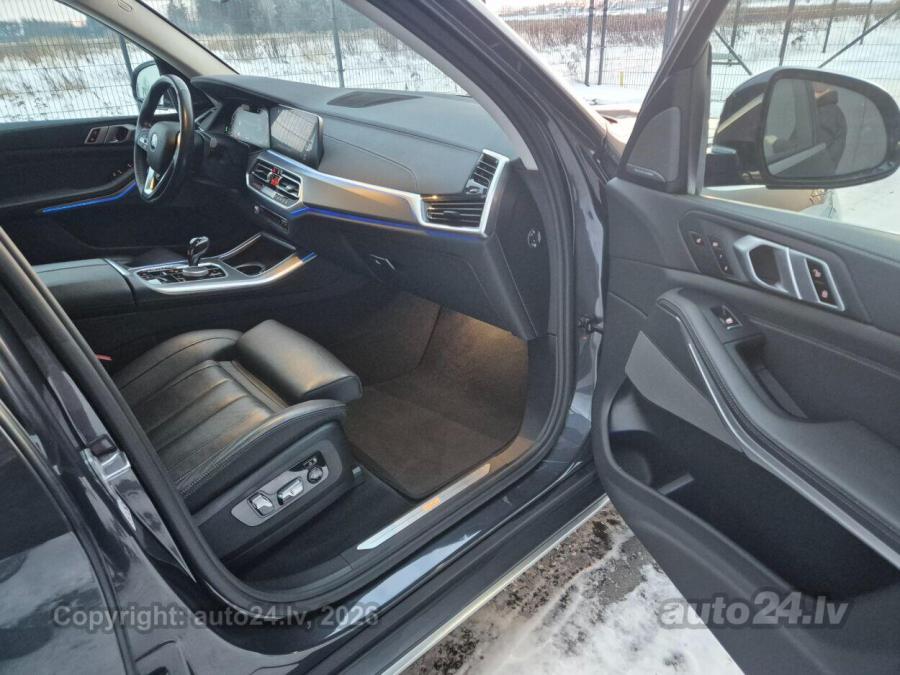 Pelēks BMW X5 2021 Tallina, ar dzinēja tilpumu 3.00 L un nobraukumu 164 tūkst. km par 43300 €, foto 18 vietnē AUTOMOTO.COM.LV