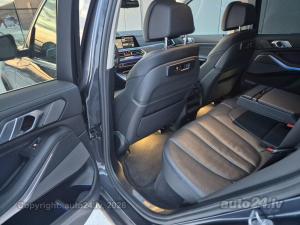 Pelēks BMW X5 2021 Tallina, ar dzinēja tilpumu 3.00 L un nobraukumu 164 tūkst. km par 43300 €, foto 21 vietnē AUTOMOTO.COM.LV