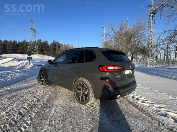 Grey BMW X5 2021 in Riga, with an engine capacity of 3.00 L and mileage of 180 thousand km for 42990 €, photo 3 on AUTOMOTO.COM.LV