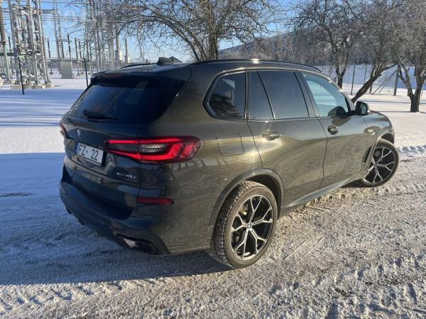 Grey BMW X5 2021 in Riga, with an engine capacity of 3.00 L and mileage of 180 thousand km for 42990 €, photo 4 on AUTOMOTO.COM.LV
