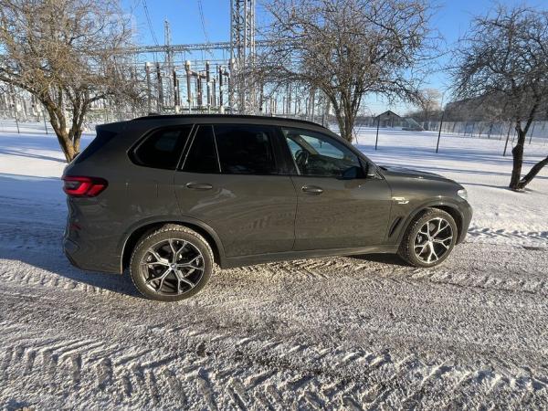Grey BMW X5 2021 in Riga, with an engine capacity of 3.00 L and mileage of 180 thousand km for 42990 €, photo 5 on AUTOMOTO.COM.LV