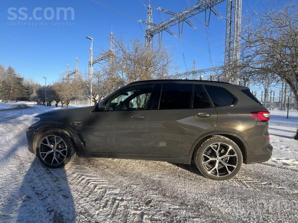 Grey BMW X5 2021 in Riga, with an engine capacity of 3.00 L and mileage of 180 thousand km for 42990 €, photo 6 on AUTOMOTO.COM.LV