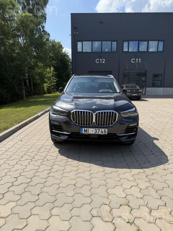 Pelēks BMW X5 2021 Rīga, ar dzinēja tilpumu 3.00 L un nobraukumu 95 tūkst. km par 38300 €, foto 1 vietnē AUTOMOTO.COM.LV