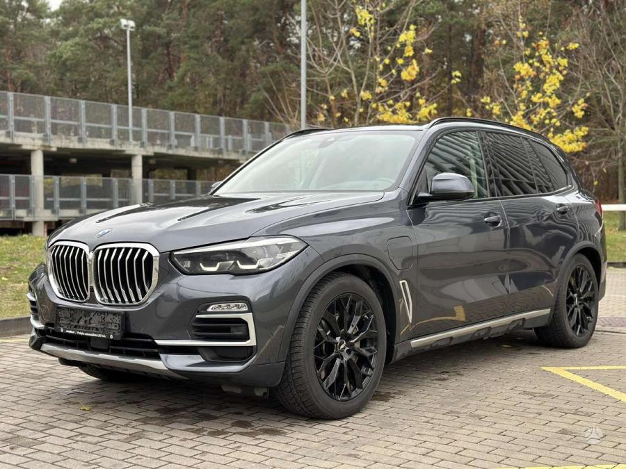 Pelēks BMW X5 2021 Viļņa, ar dzinēja tilpumu 3.00 L un nobraukumu 145 tūkst. km par 43999 €, foto 1 vietnē AUTOMOTO.COM.LV