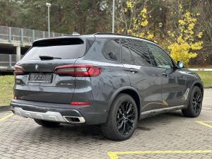 Grey BMW X5 2021 in Vilnius, with an engine capacity of 3.00 L and mileage of 145 thousand km for 43999 €, photo 4 on AUTOMOTO.COM.LV
