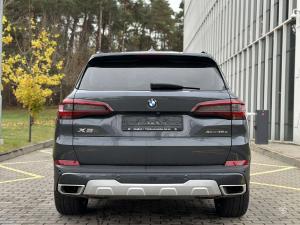 Grey BMW X5 2021 in Vilnius, with an engine capacity of 3.00 L and mileage of 145 thousand km for 43999 €, photo 5 on AUTOMOTO.COM.LV