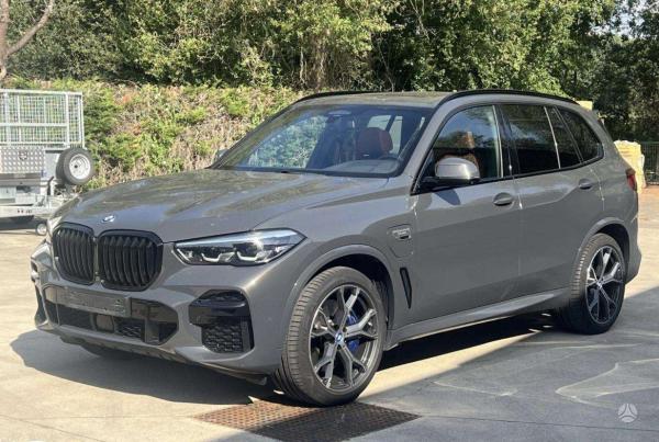 Pelēks BMW X5 2021 Rīga, ar dzinēja tilpumu 3.00 L un nobraukumu 180 tūkst. km par 42790 €, foto  vietnē AUTOMOTO.COM.LV