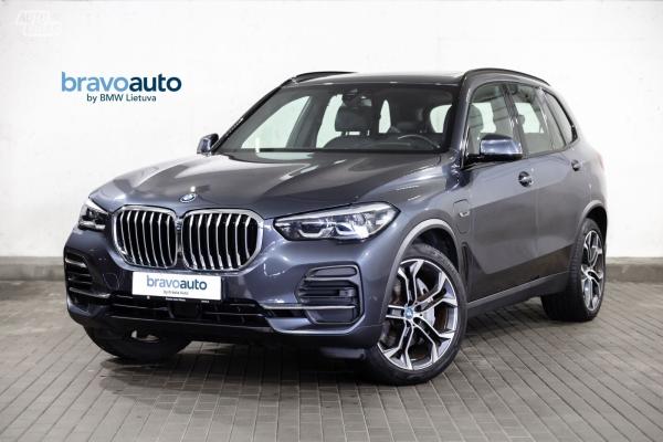 Pelēks BMW X5 2021 Viļņa, ar dzinēja tilpumu 3.00 L un nobraukumu 52 tūkst. km par 49991 €, foto 1 vietnē AUTOMOTO.COM.LV