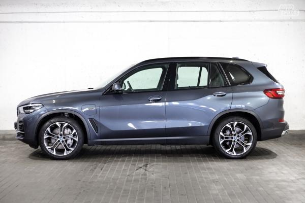 Pelēks BMW X5 2021 Viļņa, ar dzinēja tilpumu 3.00 L un nobraukumu 52 tūkst. km par 49991 €, foto 4 vietnē AUTOMOTO.COM.LV