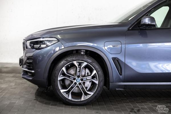 Pelēks BMW X5 2021 Viļņa, ar dzinēja tilpumu 3.00 L un nobraukumu 52 tūkst. km par 49991 €, foto 5 vietnē AUTOMOTO.COM.LV