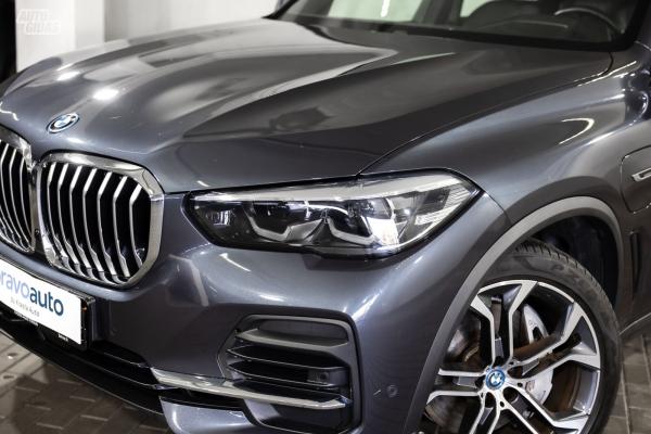 Pelēks BMW X5 2021 Viļņa, ar dzinēja tilpumu 3.00 L un nobraukumu 52 tūkst. km par 49991 €, foto 6 vietnē AUTOMOTO.COM.LV