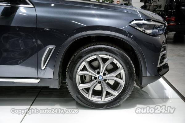 Pelēks BMW X5 2021 Tallina, ar dzinēja tilpumu 3.00 L un nobraukumu 167 tūkst. km par 44800 €, foto 4 vietnē AUTOMOTO.COM.LV