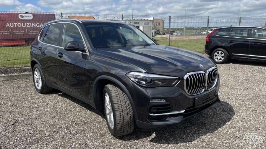 Pelēks BMW X5 2021 Marijampole, ar dzinēja tilpumu 3.00 L un nobraukumu 226 tūkst. km par 32500 €, foto 5 vietnē AUTOMOTO.COM.LV
