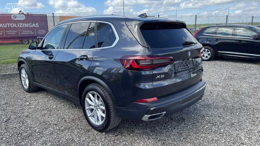 Pelēks BMW X5 2021 Marijampole, ar dzinēja tilpumu 3.00 L un nobraukumu 226 tūkst. km par 32500 €, foto 6 vietnē AUTOMOTO.COM.LV