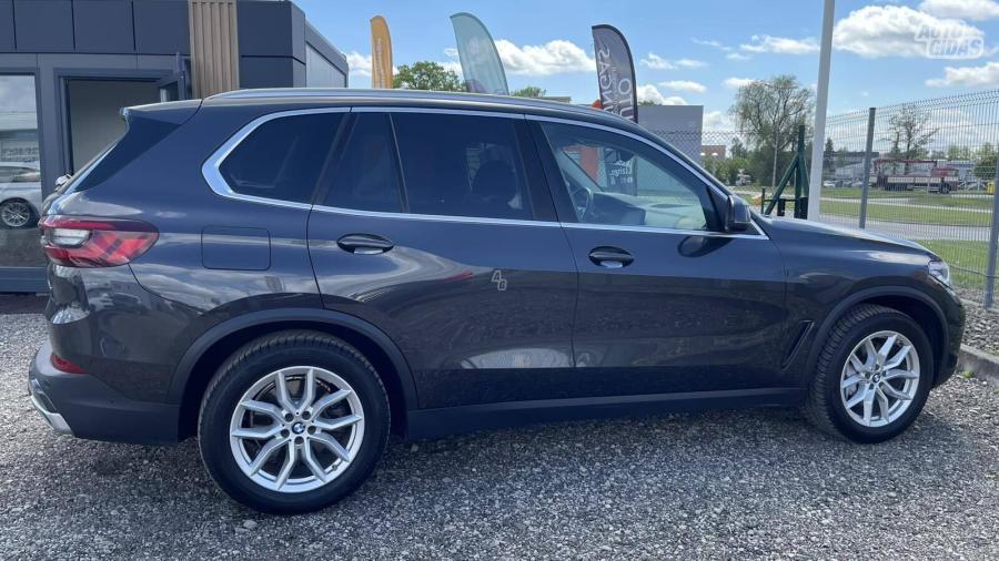 Pelēks BMW X5 2021 Marijampole, ar dzinēja tilpumu 3.00 L un nobraukumu 226 tūkst. km par 32500 €, foto 9 vietnē AUTOMOTO.COM.LV