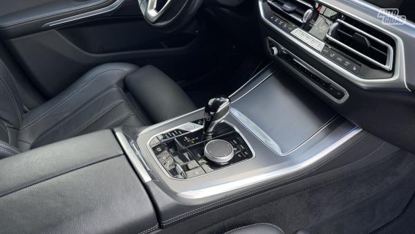 Grey BMW X5 2021 in Marijampole, with an engine capacity of 3.00 L and mileage of 226 thousand km for 32500 €, photo 10 on AUTOMOTO.COM.LV