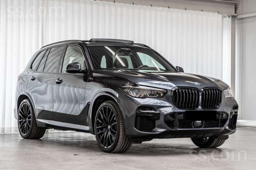 Grey BMW X5 2021 in Tukums, with an engine capacity of 3.00 L and mileage of 0 thousand km for 58777 €, photo 3 on AUTOMOTO.COM.LV
