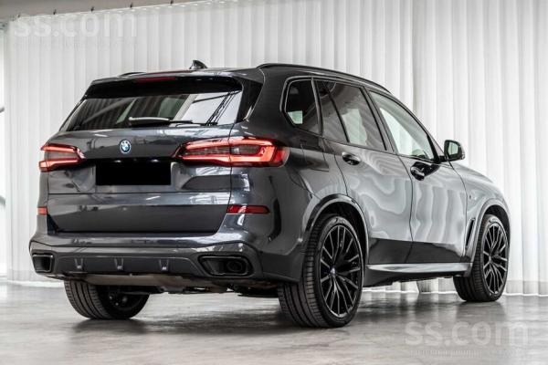 Pelēks BMW X5 2021 Tukums, ar dzinēja tilpumu 3.00 L un nobraukumu 0 tūkst. km par 58777 €, foto 3 vietnē AUTOMOTO.COM.LV
