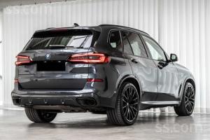 Grey BMW X5 2021 in Tukums, with an engine capacity of 3.00 L and mileage of 0 thousand km for 58777 €, photo 4 on AUTOMOTO.COM.LV