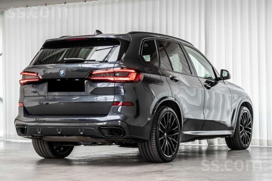 Grey BMW X5 2021 in Tukums, with an engine capacity of 3.00 L and mileage of 0 thousand km for 58777 €, photo 4 on AUTOMOTO.COM.LV