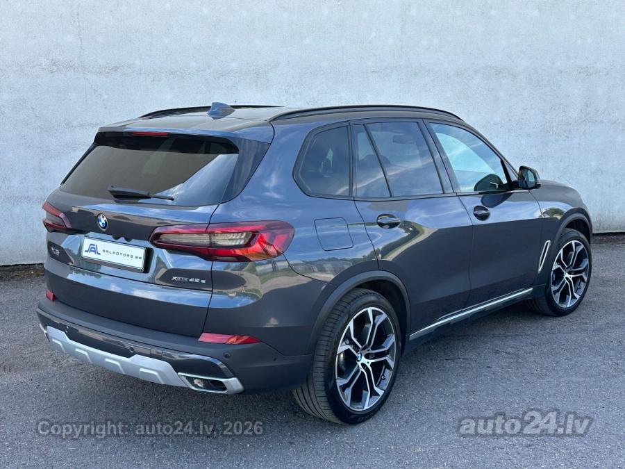 Pelēks BMW X5 2021 Tallina, ar dzinēja tilpumu 3.00 L un nobraukumu 92 tūkst. km par 51500 €, foto 4 vietnē AUTOMOTO.COM.LV