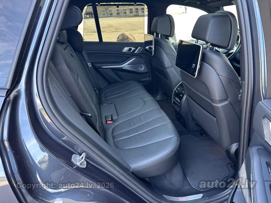 Pelēks BMW X5 2021 Tallina, ar dzinēja tilpumu 3.00 L un nobraukumu 92 tūkst. km par 51500 €, foto 7 vietnē AUTOMOTO.COM.LV